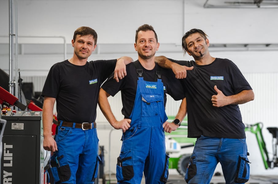 Jobs bei Reifen Team West GmbH Jobs bei Reifen Team West GmbH