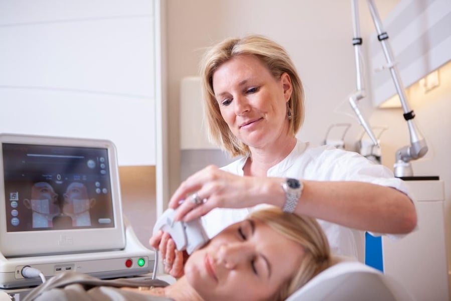 Straffe Haut ohne OP dank Ultherapy